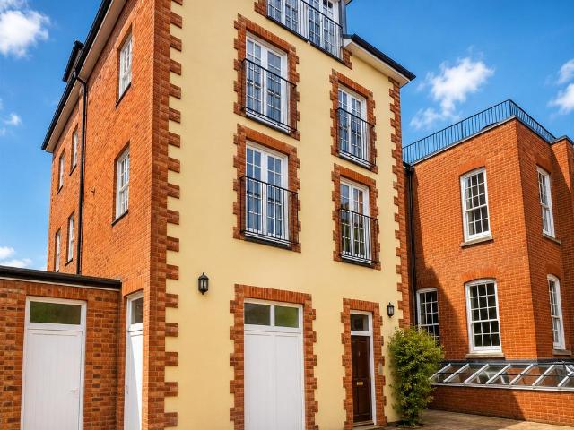 Jewry Street, Winchester, Furnished 2 bed flat to rent £1,750 pcm £404 pw