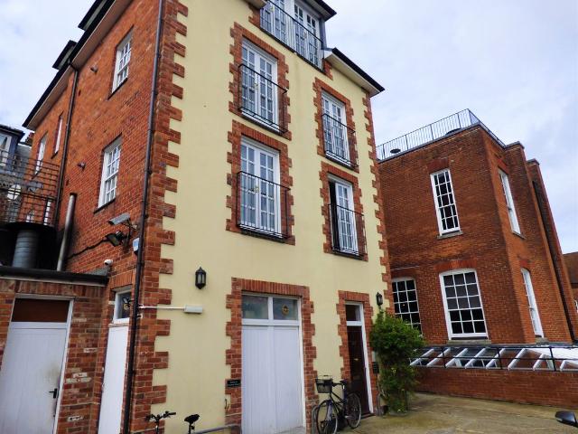 Jewry Street, Winchester SO23, 3 bed flat to rent, £1,900 pcm | PrimeLocation