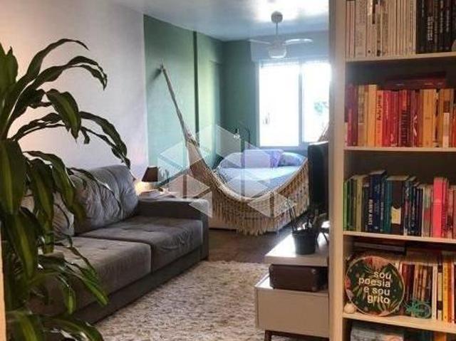 JK semimobiliado à venda na Cidade Baixa