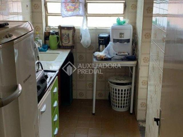 JK amplo com, lateral, 2° andar, conservado, piso parquet