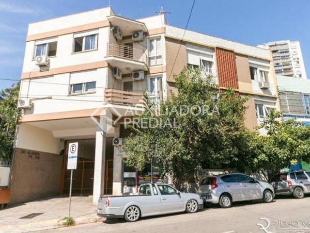 JK HÁ UMA QUADRA DO COMPLEXO HOSPITALAR SANTA CASA