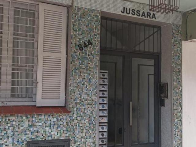 JK / Kitnet AMPLO Cidade Baixa 1 lance de escada Preço atrativo