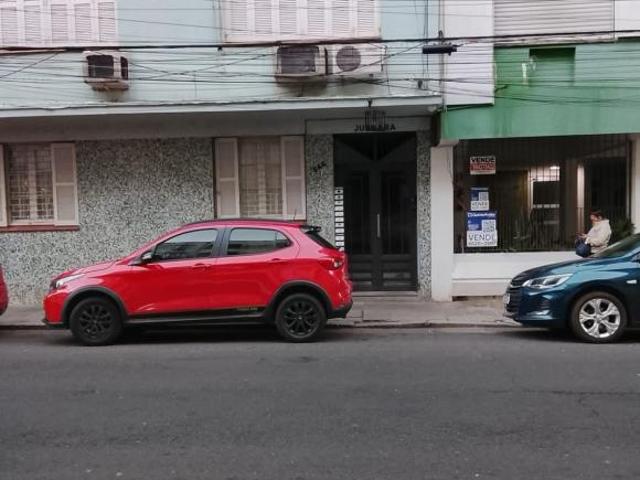 JK / Kitnet AMPLO Cidade Baixa 1 lance de escada Preço atrativo