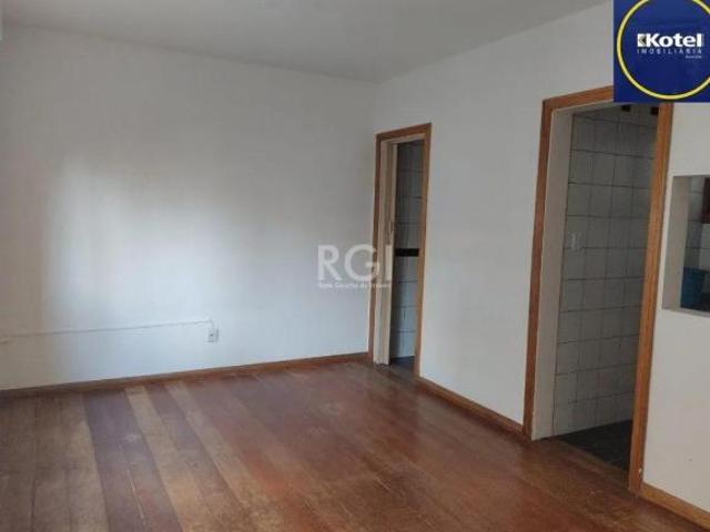 JK no Centro Histórico de Porto Alegre, com 26,01 m², cozinha com pia e armários