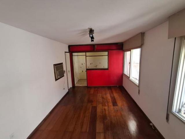 JK / Sala & Dormitório desocupado com ampla e boa cozinha