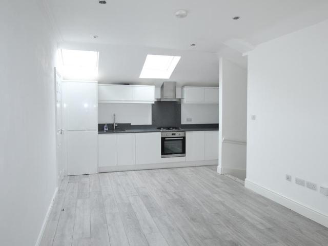 Jhumat Place, Ilford, Essex, IG1 2BB, UK 1 bed flat to rent £1,550 pcm £358 pw