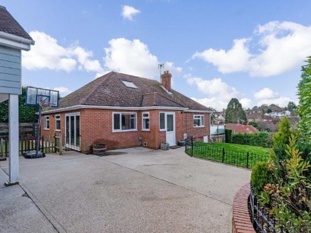 Jonas Lane, Wadhurst 4 bed detached house to rent £2,850 pcm £658 pw