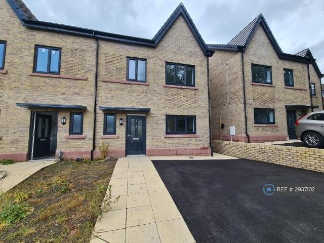 Jonathan Grange Close, Mossley. 4 bed semi detached house to rent £1,795 pcm £414 pw