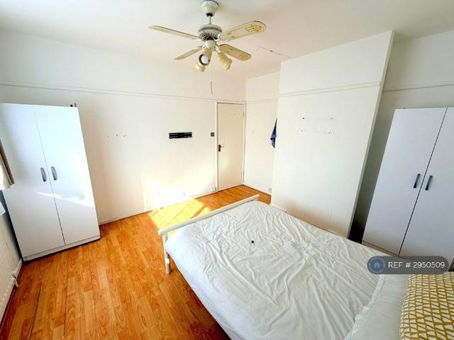 Jonson Close, Mitcham, CR4 2 bed flat to rent £1,750 pcm £404 pw
