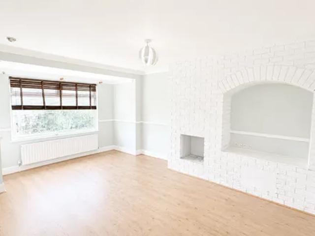 Joan Road, Dagenham, RM8 1QU, Property for rent