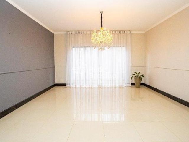 Jockey Casa de Alto Padrão com Habite se 6 Quartos com ar condicionado Suíte Varanda Vice