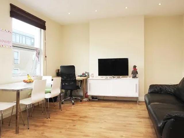 Joe & Co. Burgers, 397 North End Road, London, SW6 1NR, United Kingdom | 1 bed apartment for rent #138775868 | Rentberry