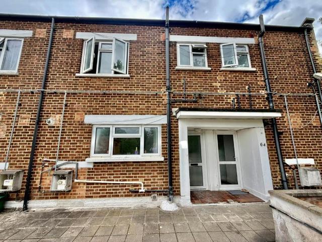 Joel Street, Northwood, HA61PA 3 bed flat to rent £2,000 pcm £462 pw