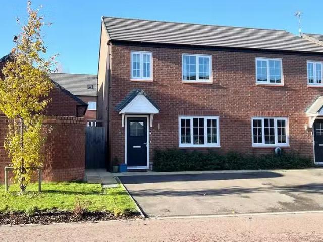 John Murphy Gardens, Coventry, CV6 3 bed semi detached house f.