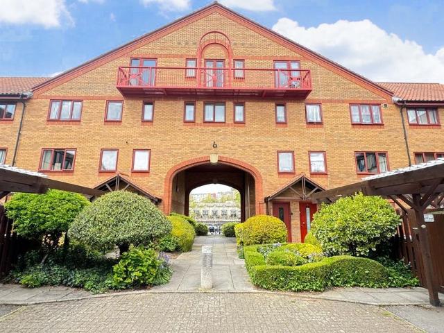 John Cabot Court, Bristol BS1, 2 bed flat to rent, £1,600 pcm | PrimeLocation