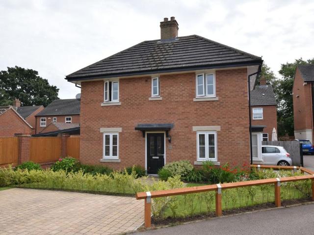 John Clare Close, Oakham, LE15 4 bed detached house to rent £1,550 pcm £358 pw