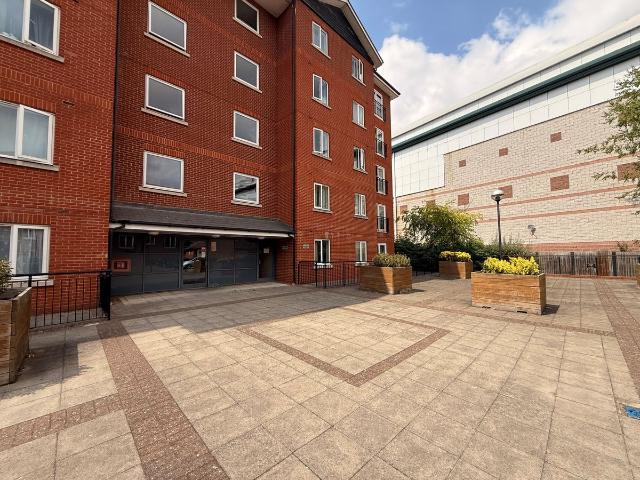John Dyde Close, Bishop's Stortford CM23, 2 bed flat to rent, £1,350 pcm | PrimeLocation