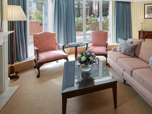 John Everett Millais, Reston Place, London, W8 5NG, United Kingdom | 2 bed apartment for rent #158558556 | Rentberry
