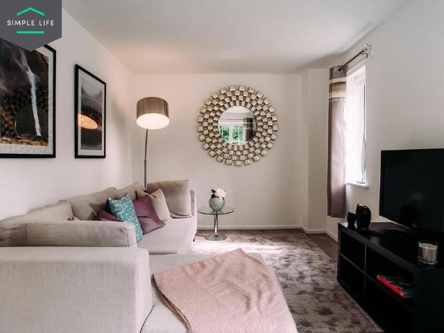 John Hunt Avenue, Telford, TF2 3 bed detached house to rent £1,285 pcm £297 pw