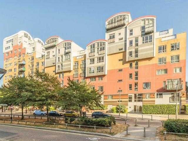 John Harrison Way, London SE10 2 bed flat to rent £2,600 pcm £600 pw