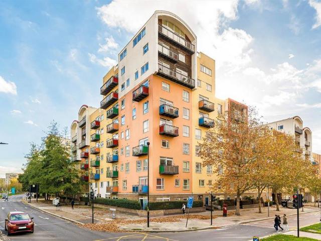 John Harrison Way, London SE10 2 bed flat to rent £2,000 pcm £462 pw