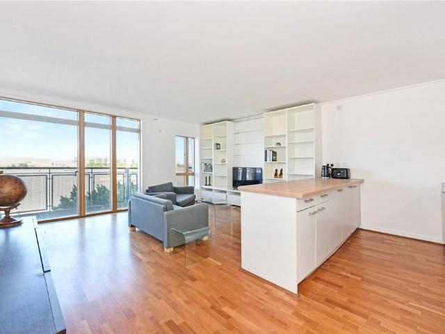 John Harrison Way, London, SE10 3 bed flat to rent £2,900 pcm £669 pw