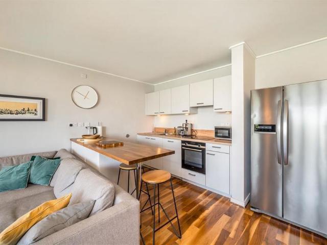 John Harrison Way, London SE10 3 bed flat to rent £2,850 pcm £658 pw