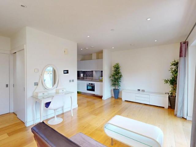 John Harrison Way, London, SE10 Studio to rent £1,750 pcm £404 pw