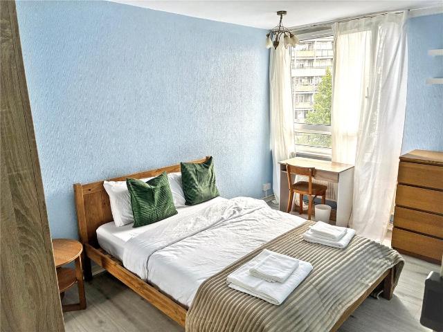 John Ruskin Street, London SE5, 3 bed flat to rent, £2,400 pcm | PrimeLocation