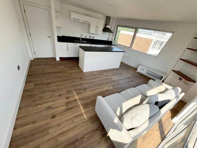 John Ruskin Street, London 2 bed flat to rent £1,950 pcm £450 pw