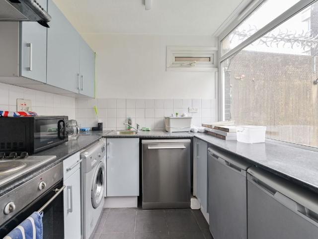 John Ruskin Street SE5, Oval, London, 1 bed flat to rent, £1,700 pcm | PrimeLocation