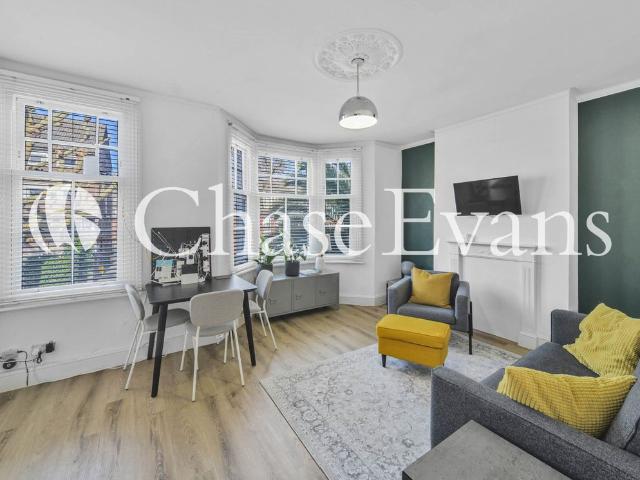 John Ruskin Street, Walworth, London SE5, 3 bed flat to rent, £3,600 pcm | PrimeLocation