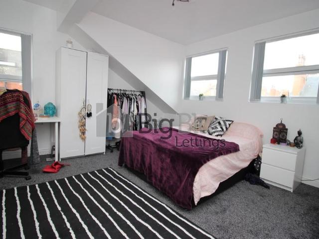 John Street, Hyde Park, Leeds LS6 5 bed terraced house to rent £3,055 pcm £705 pw