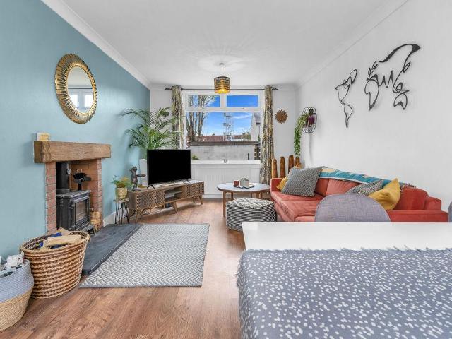 John Street, Penicuik, Midlothian, EH26 2 bed terraced house to rent £1,275 pcm £294 pw