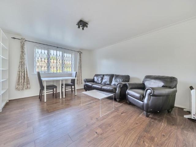 John Silkin Lane Deptford SE8 2 bed apartment to rent £1,900 pcm £438 pw