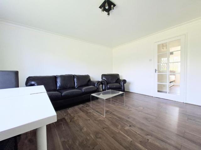 John Silkin Lane Deptford SE8 2 bed apartment to rent £1,900 pcm £438 pw