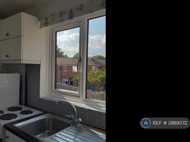 John Silkin Lane, London, SE8 1 bed flat to rent £1,299 pcm £300 pw