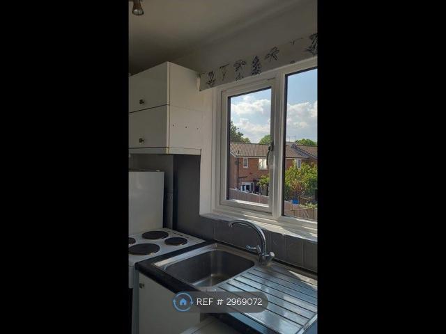 John Silkin Lane, London SE8, 1 bed flat to rent, £1,299 pcm | PrimeLocation