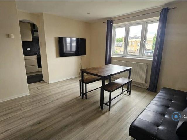 John Silkin Lane, London, SE8 2 bed flat to rent £1,900 pcm £438 pw