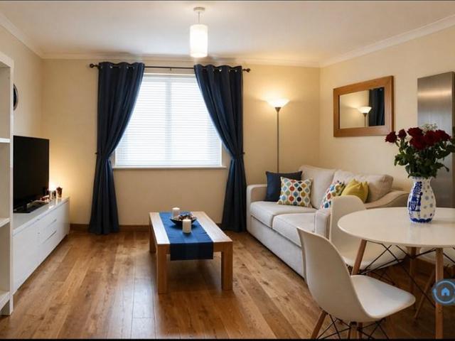 John Silkin Lane, London, SE8 2 bed flat to rent £1,900 pcm £438 pw