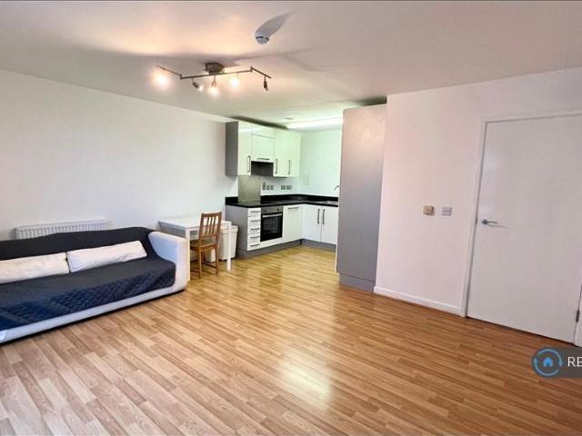 John Wetherby Court West, London, E15 2 bed penthouse to rent £2,300 pcm £531 pw
