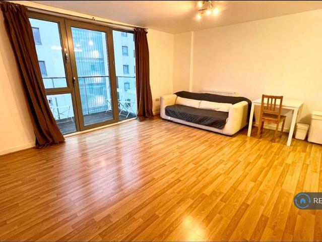 John Wetherby Court West, London, E15 2 bed penthouse to rent £2,300 pcm £531 pw