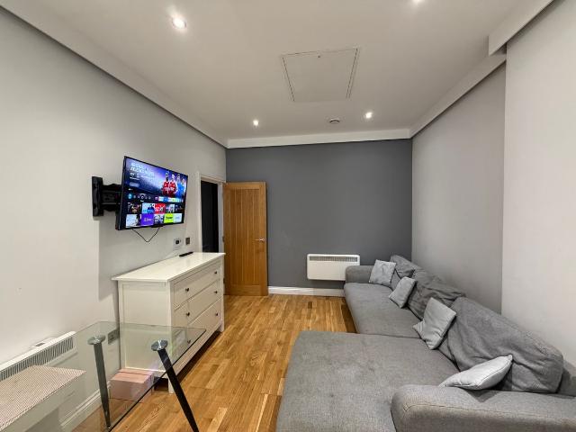 John William Street, Huddersfield HD1, 2 bed flat to rent, £1,050 pcm | PrimeLocation