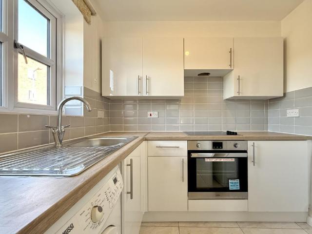 John Williams Close, London, SE14 Studio to rent £1,375 pcm £317 pw