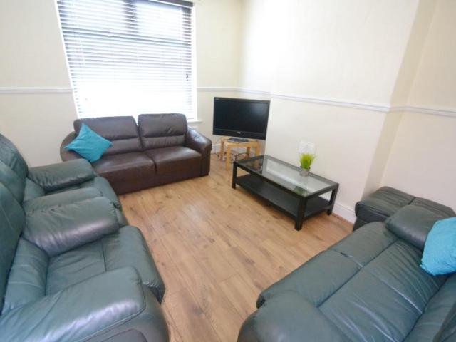 Johnson Road, Nottingham NG7 6 bed detached house to rent £2,340 pcm £540 pw