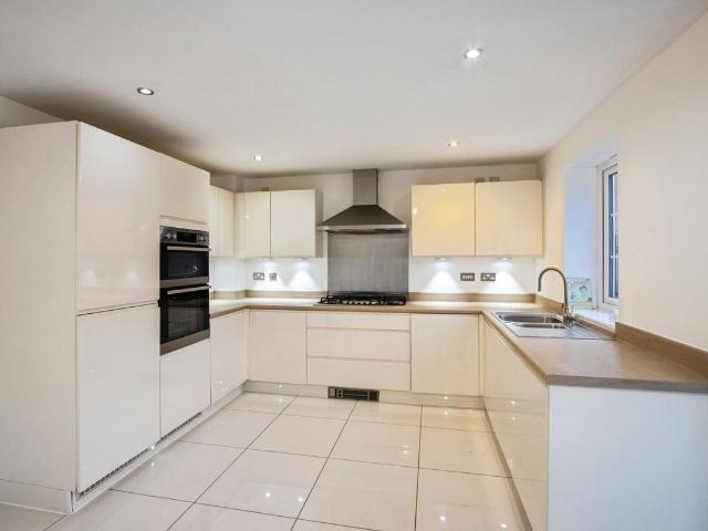 Johnson Road, Wakefield WF2, 4 bed property to rent, £1,600 pcm | PrimeLocation