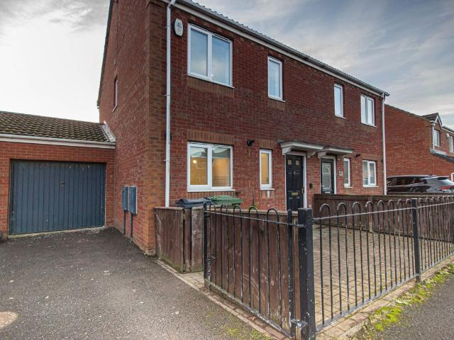 Johnson Street, Gateshead, Tyne And Wear NE8, 3 bed semi detached house to rent, £1,000 pcm | PrimeLocation