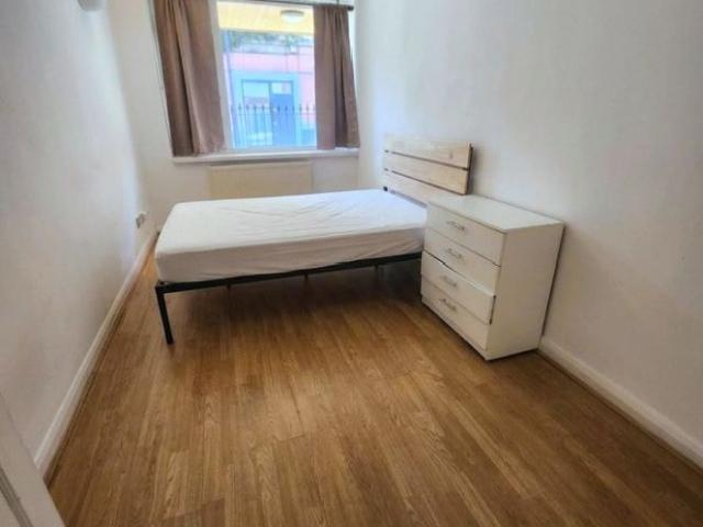Johnson Street, Shadwell E1, Room to rent, £1,000 pcm | PrimeLocation