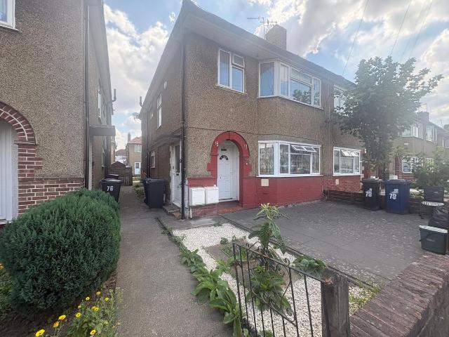 Johnson Street, Southall UB2, 3 bed maisonette to rent, £2,300 pcm | PrimeLocation