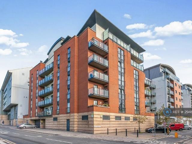 Johnston Court, London, E10 2 bed flat to rent £1,900 pcm £438 pw